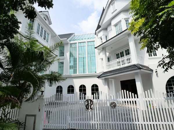 7 Bedroom Villa for Sale in Samrong Nuea, Samut Prakan for ฿85,000,000 ...