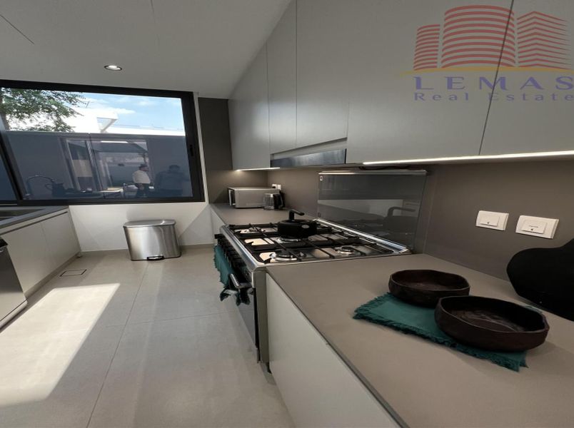 5 schlafz. Immobilien kaufen in Sharjah - AsiaVillas