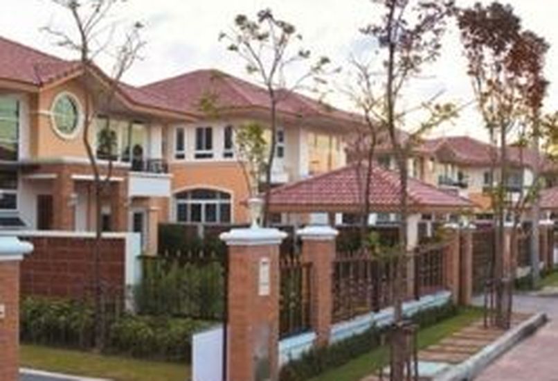 Manthana Village - House in Bangkok | SamuiTimes