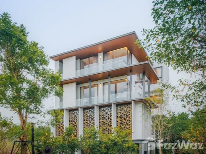 Houses with Access to BTS/MRT for Sale in Bang Kapi, Huai Khwang